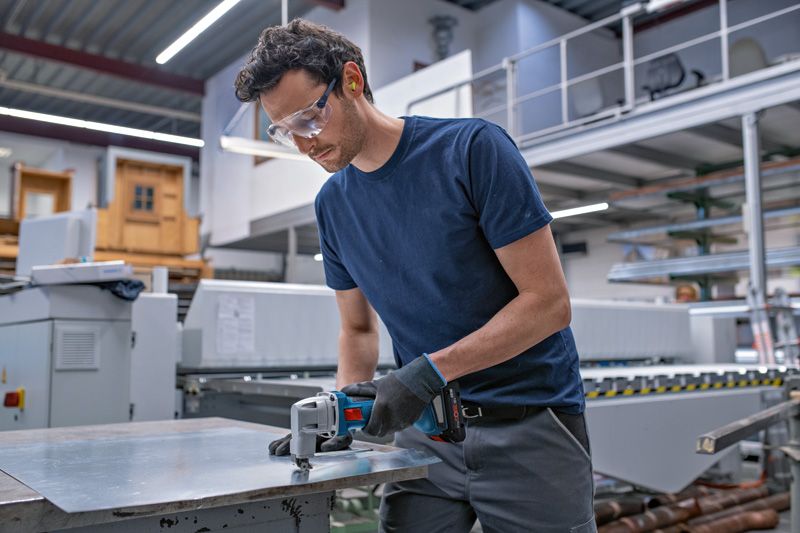 GSC 18V-16 E Cordless Metal Shear | Bosch Professional